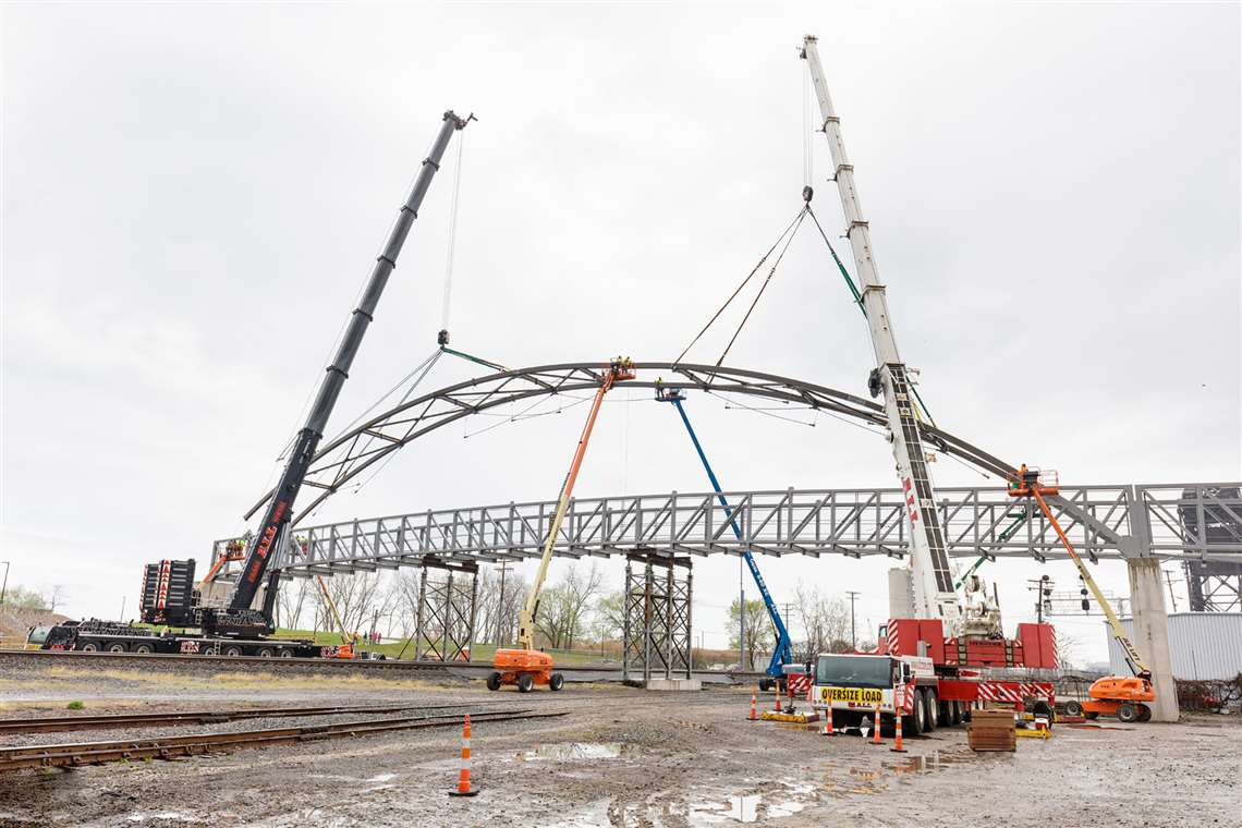 Liebherr cranes critical for bridge pick - Construction Briefing