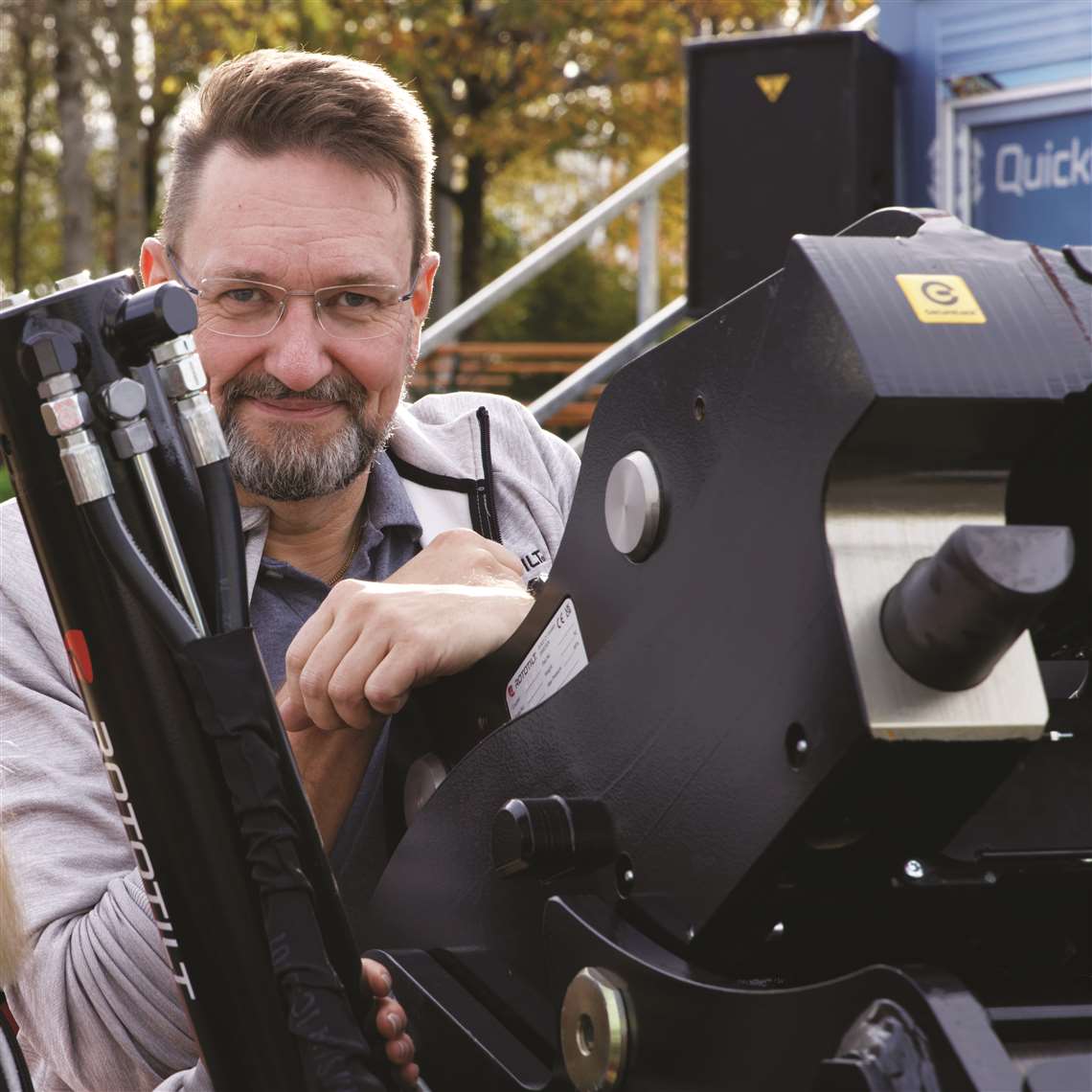 Digging with a twist: What are the advantages of a tiltrotator ...