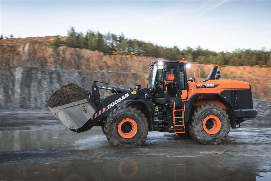 Heavy wheeled loaders: The workhorse of the construction site ...