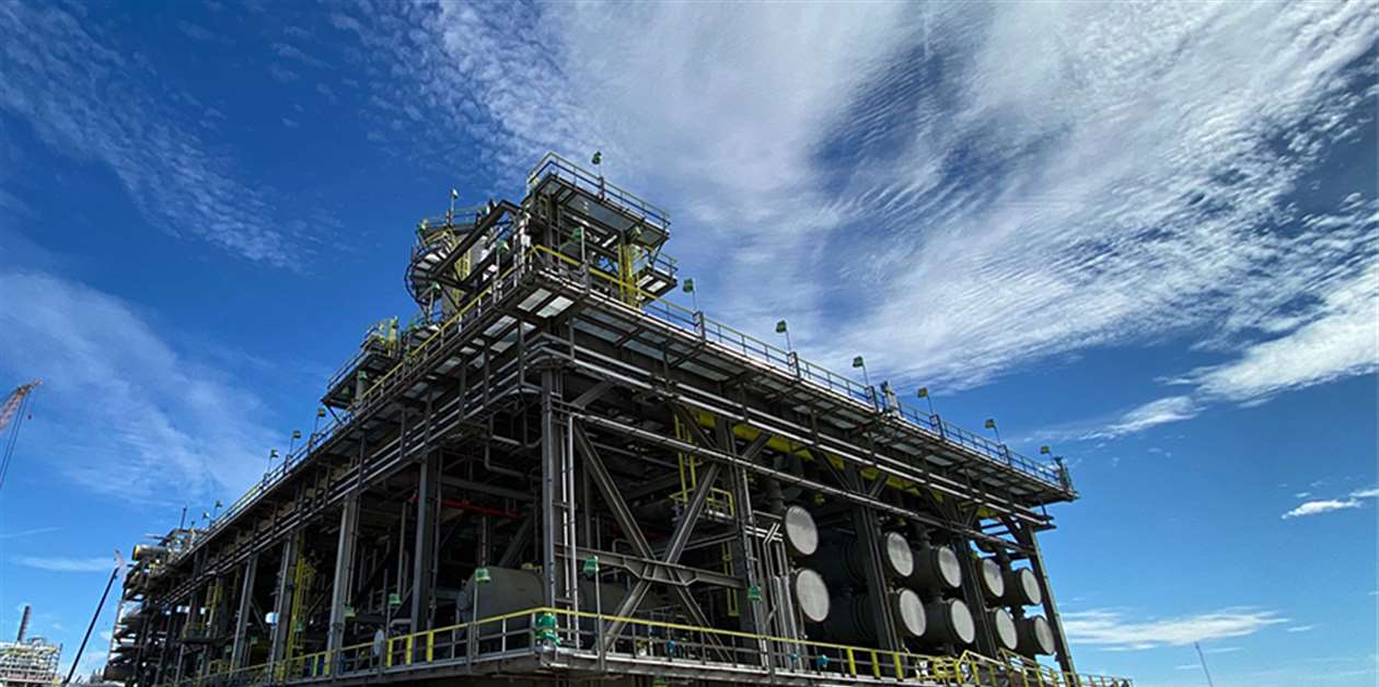 Mammoet moves on GCGV plastics project - Construction Briefing