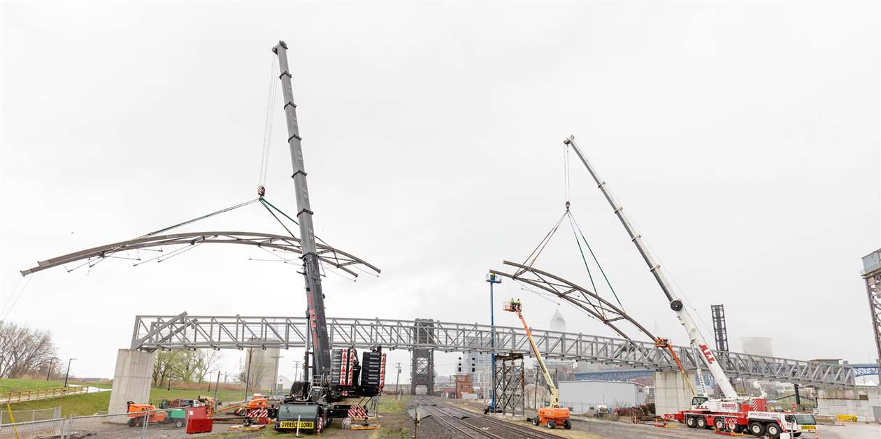 Liebherr cranes critical for bridge pick - Construction Briefing