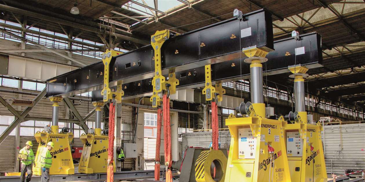 Hydraulic gantries meet the challenge - Construction Briefing