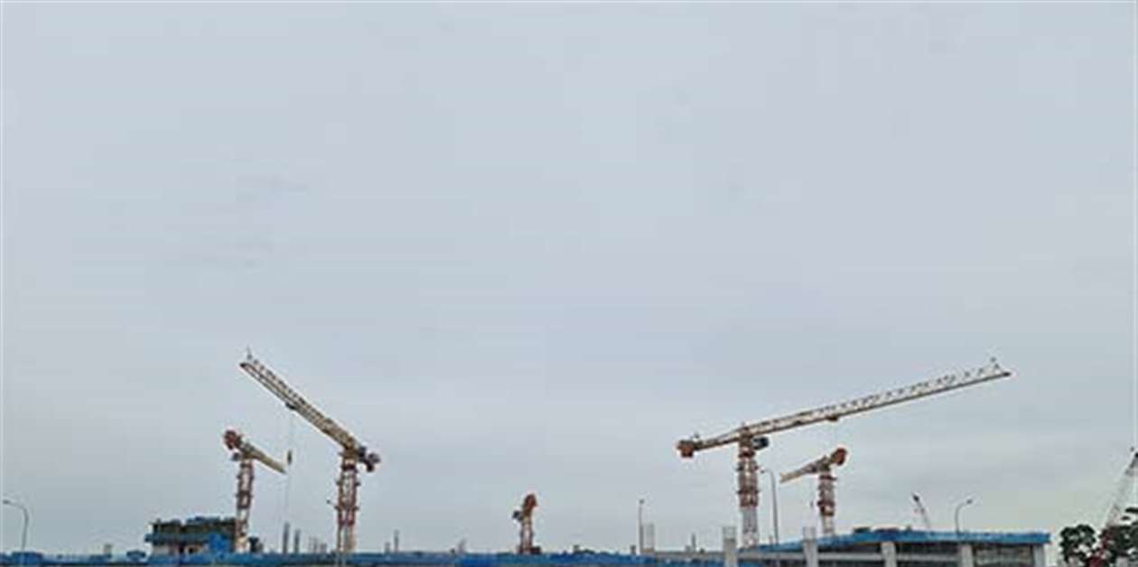 Multiple Potain towers working for Manta - Construction Briefing