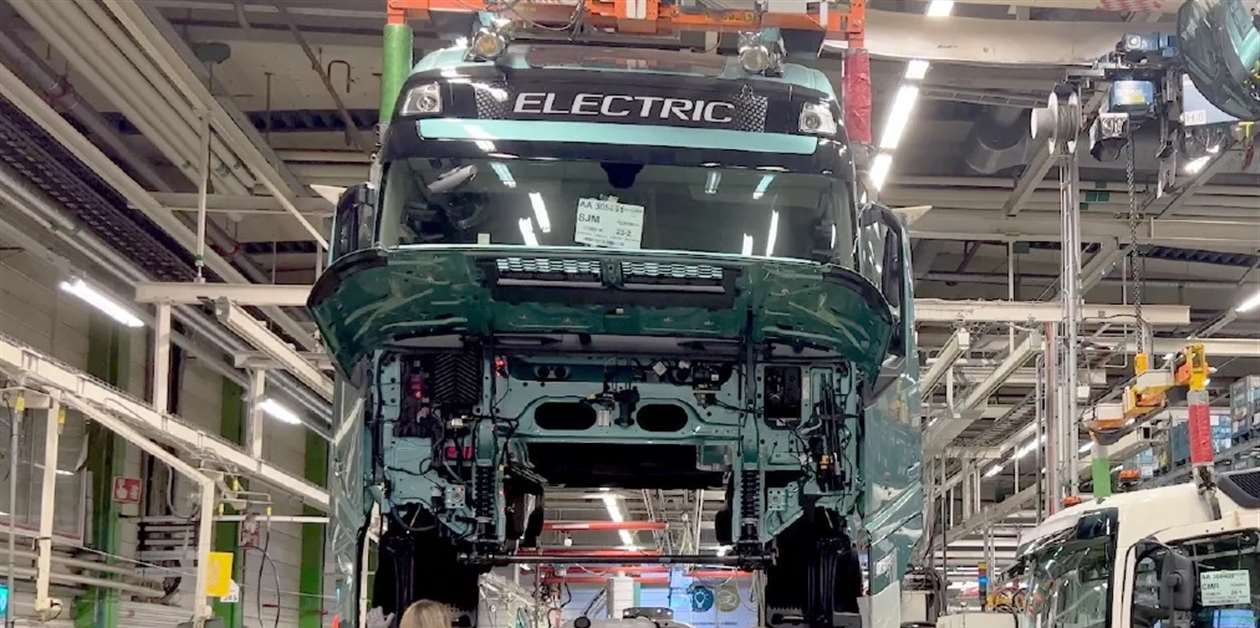 Volvo delivers first e-trucks with fossil-free steel - Construction ...