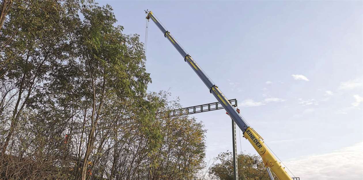 Liebherr crawler crane helps construct solar energy park - Construction ...