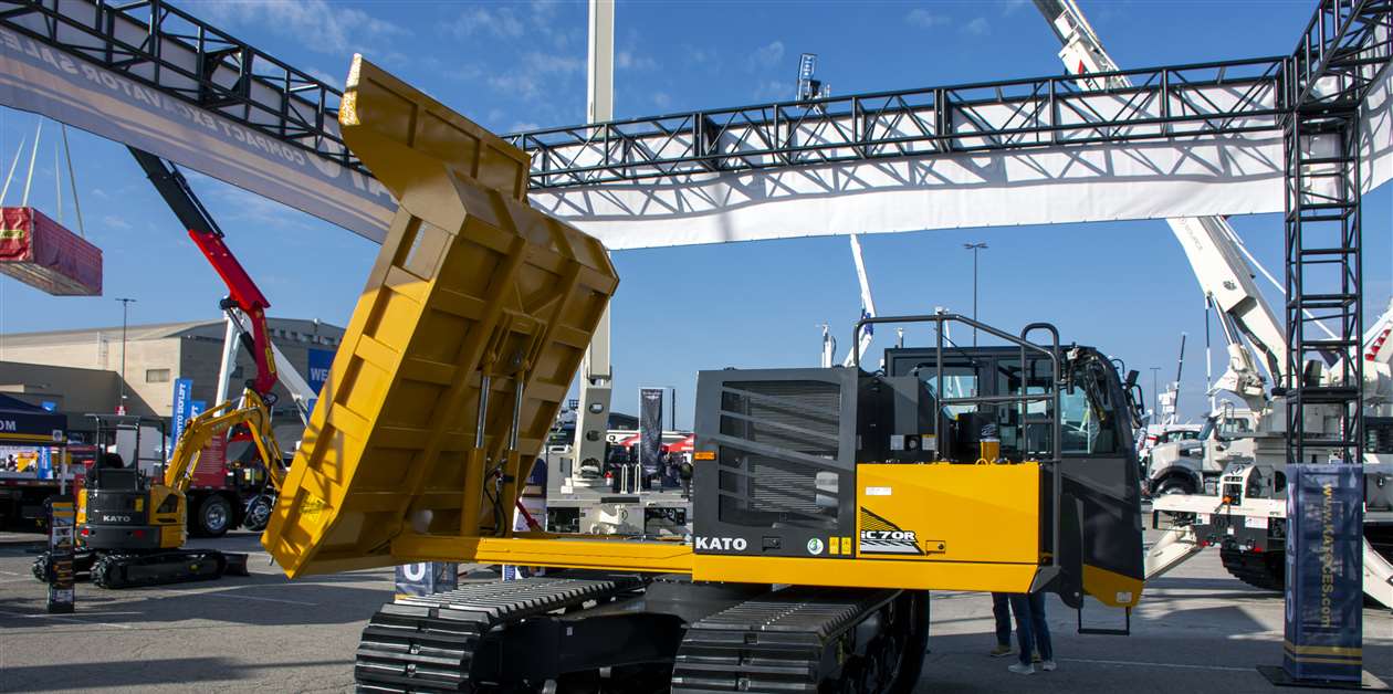 Kato introduces rotating crawler carrier - Construction Briefing