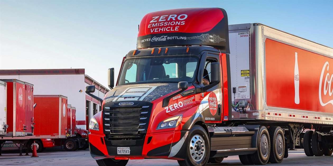 Daimler supplies Reyes Coca-Cola Bottling with 20 electric trucks ...