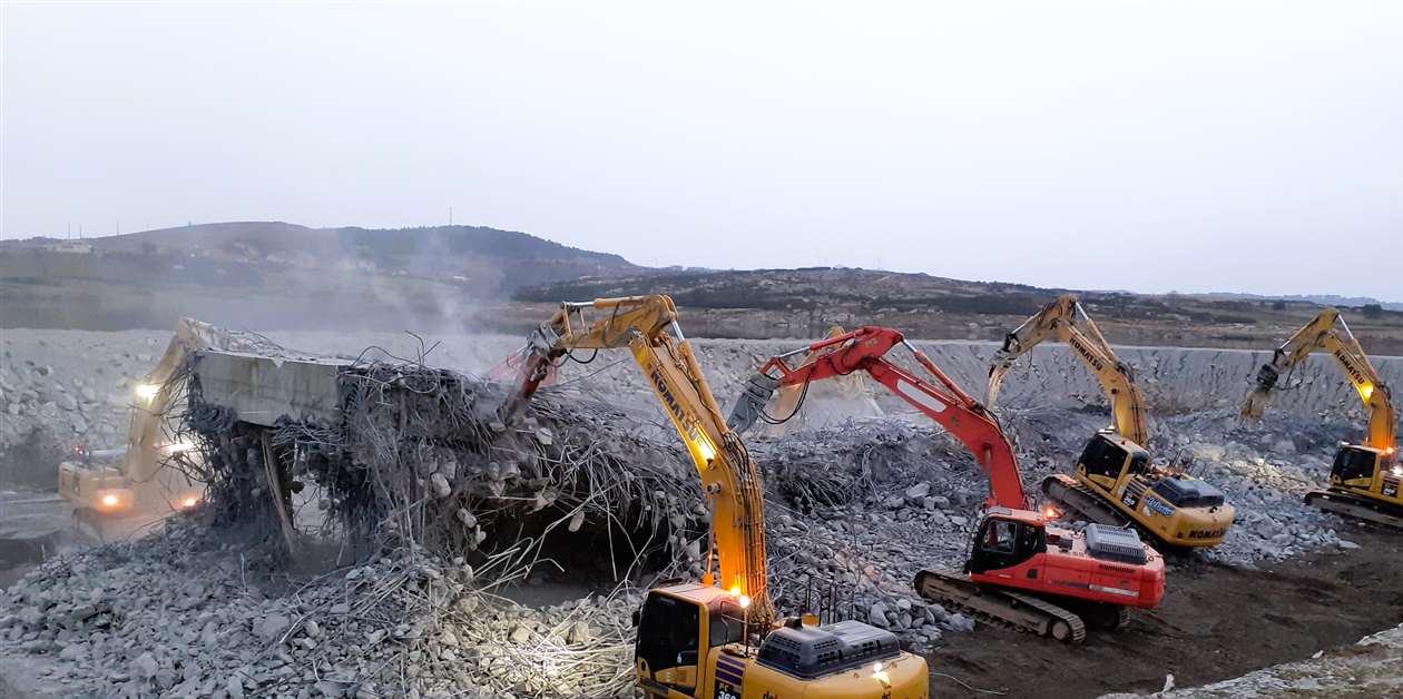 How DST and Tagregados demolished the Gouvães Quarry - Construction ...