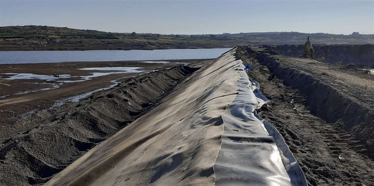 How DST and Tagregados demolished the Gouvães Quarry - Construction ...