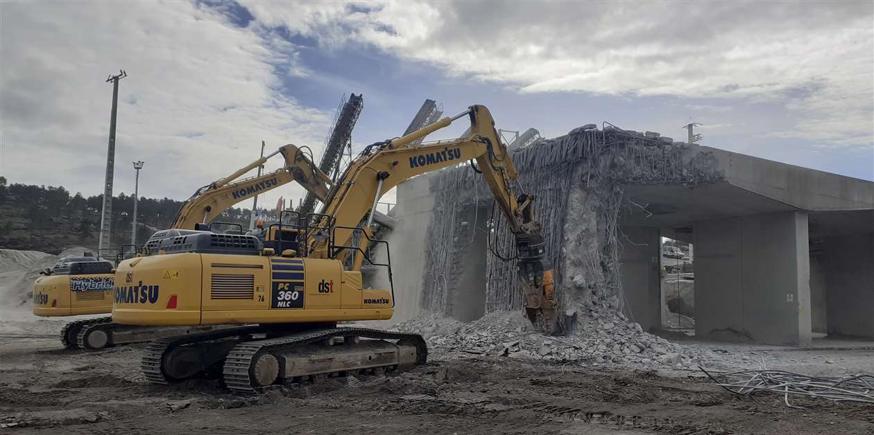 How DST and Tagregados demolished the Gouvães Quarry - Construction ...