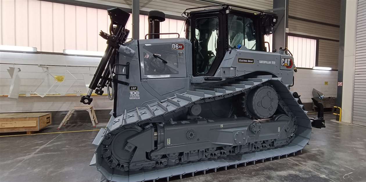 Caterpillar revient à sa couleur d'origine pour les machines qui fêtent ...