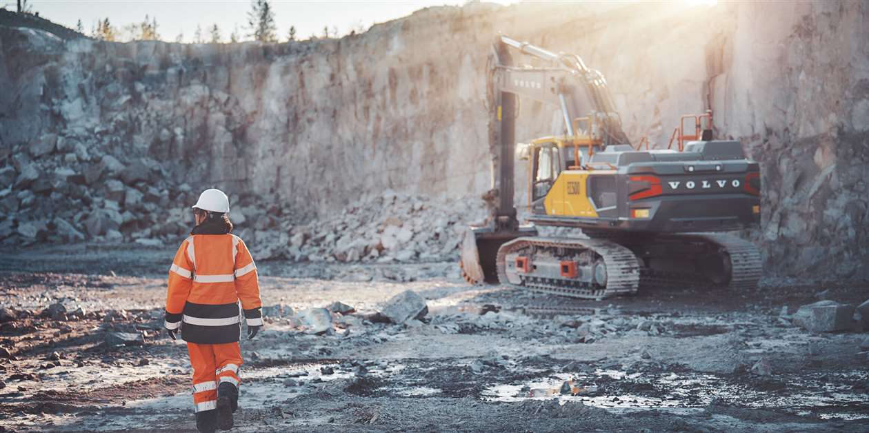 Volvo CE ramps up crawler excavator output with major global investment ...