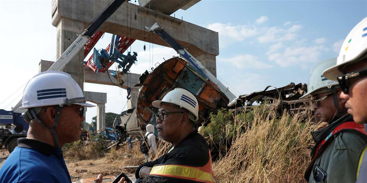 32 killed after high-speed rail project machinery collapses on train in ...