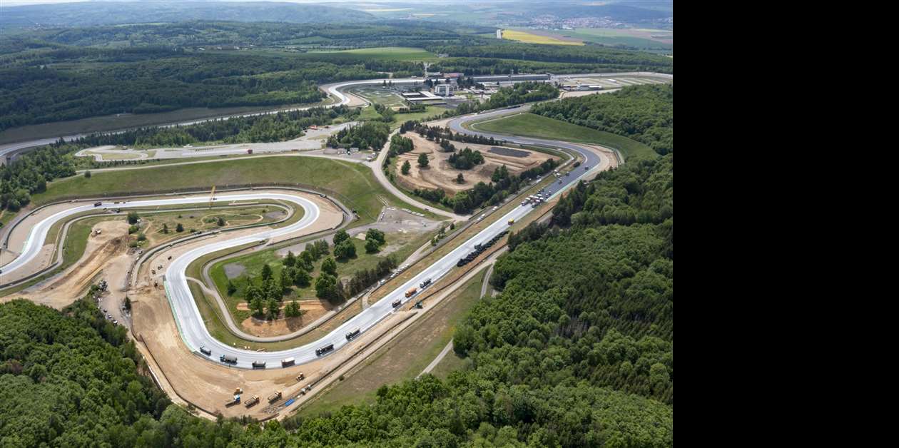 Hot-to-hot paving delivers seamless surface at Brno race track ...