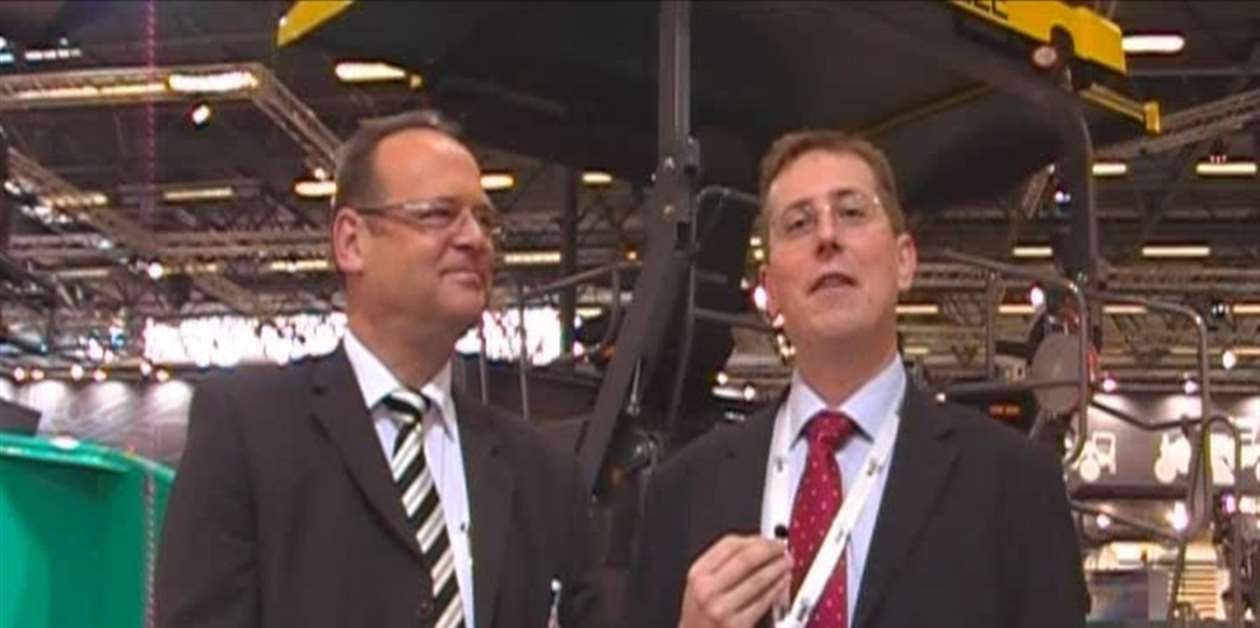 VIDEO: Voegele unveils Spray Jet module - Construction Briefing