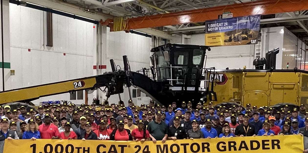 Caterpillar produces 1000th Cat 24 motor grader - Construction Briefing