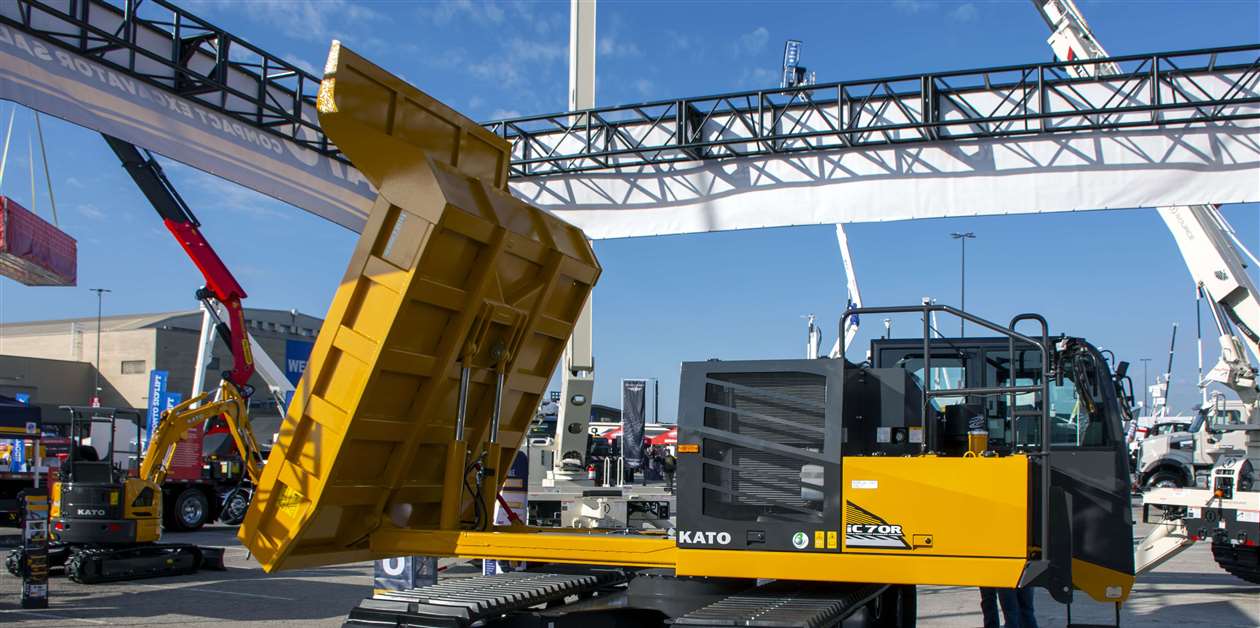 Kato introduces rotating crawler carrier - Construction Briefing