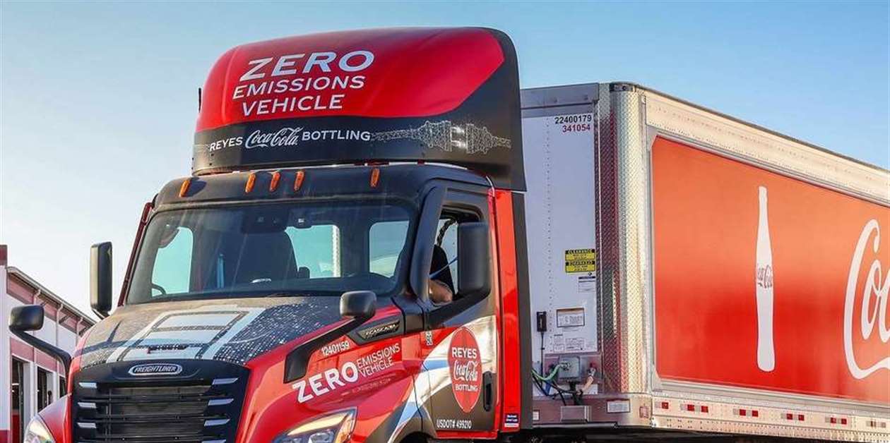 Daimler supplies Reyes Coca-Cola Bottling with 20 electric trucks ...