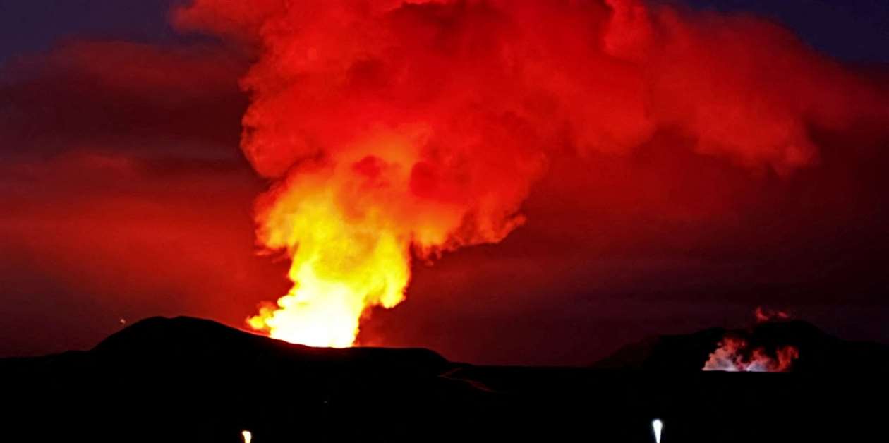 Lava barriers partially protect Icelandic town - Construction Briefing