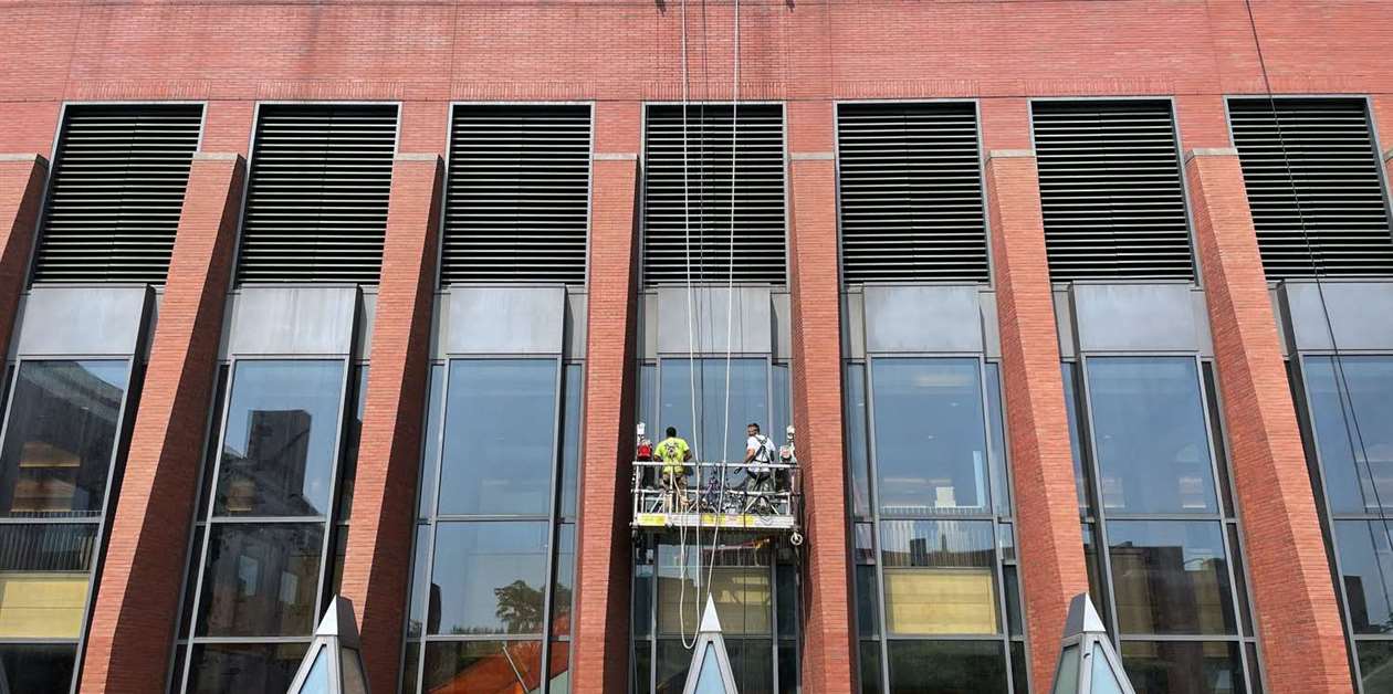 Superior Scaffold’s suspended solution for Huntsman Hall - Construction ...