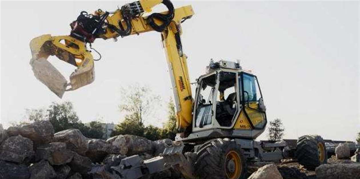 AI-powered robotic excavators take direction on site - Construction ...