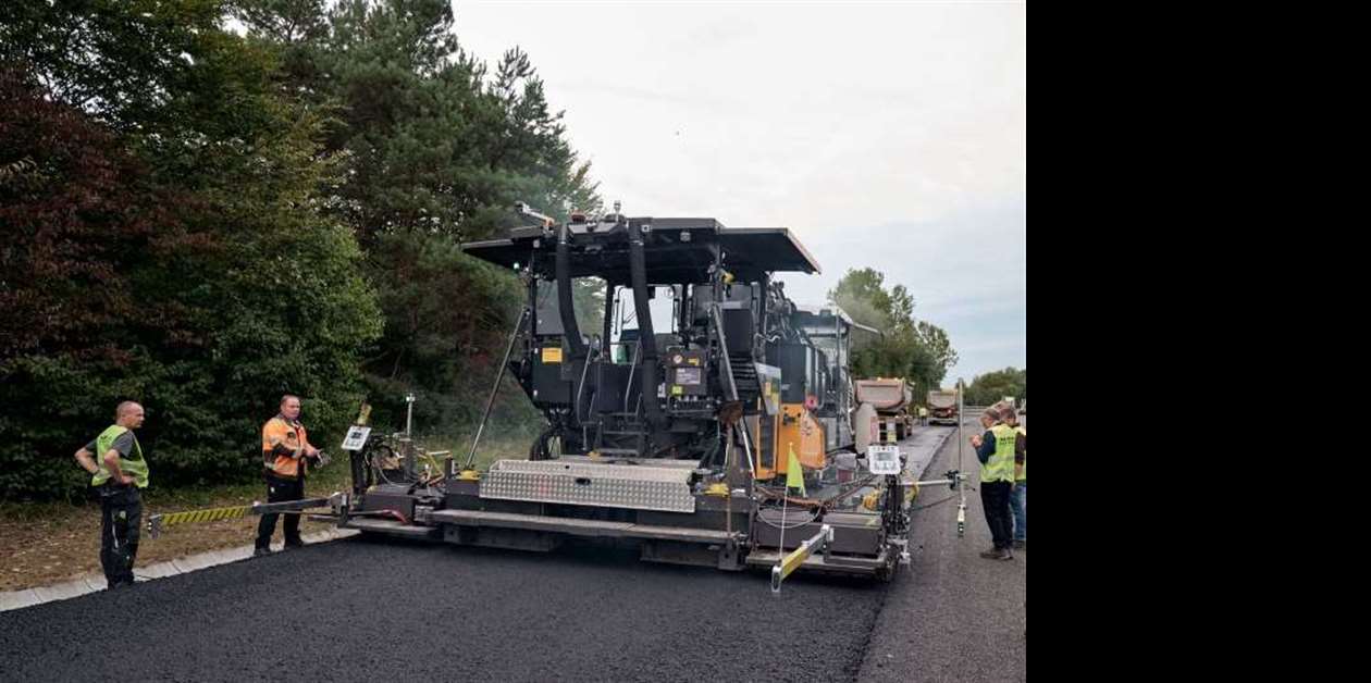 Strabag trials fully autonomous asphalt paving - Construction Briefing