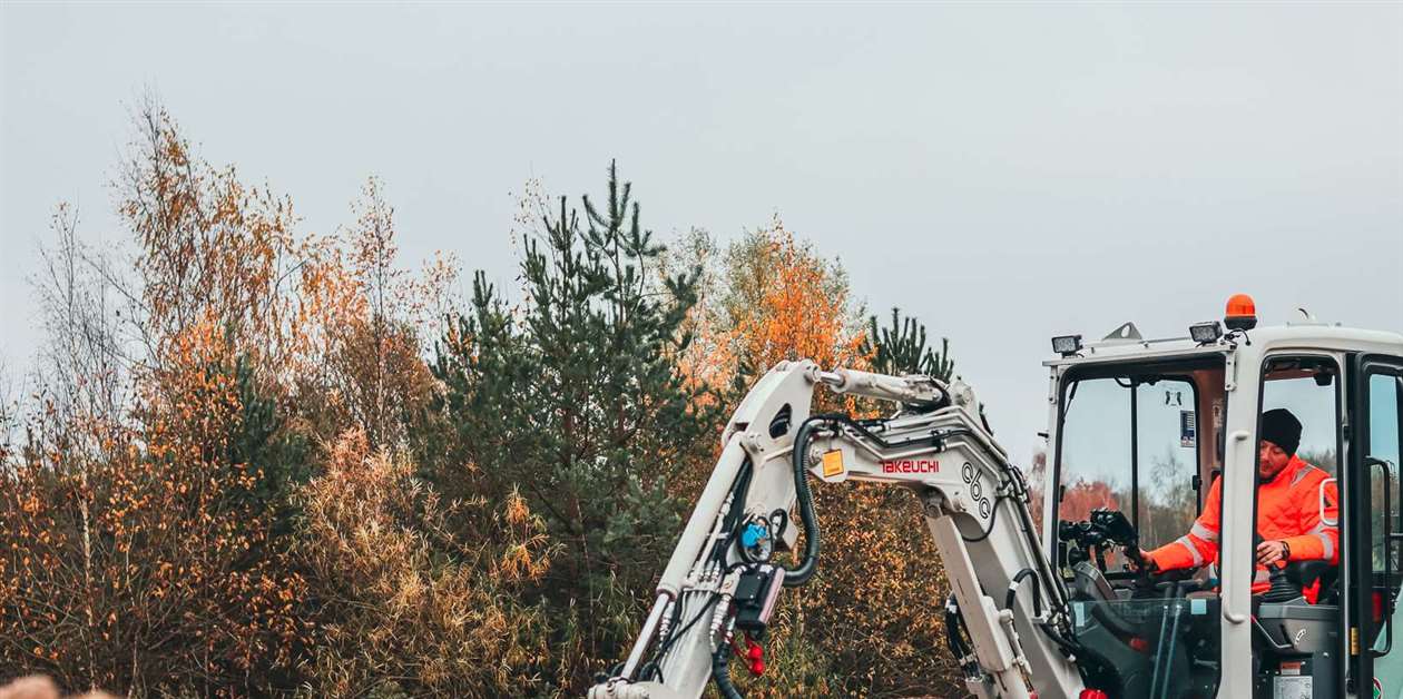 Unicontrol launch 2D machine control system for SMEs - Construction ...