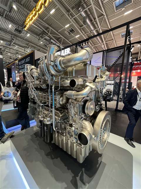 New architecture future proofs large John Deere engines - Construction ...