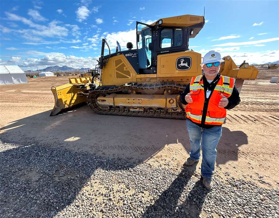 John Deere’s 850 X-Tier dozer rethinks drivetrain with electric drive ...