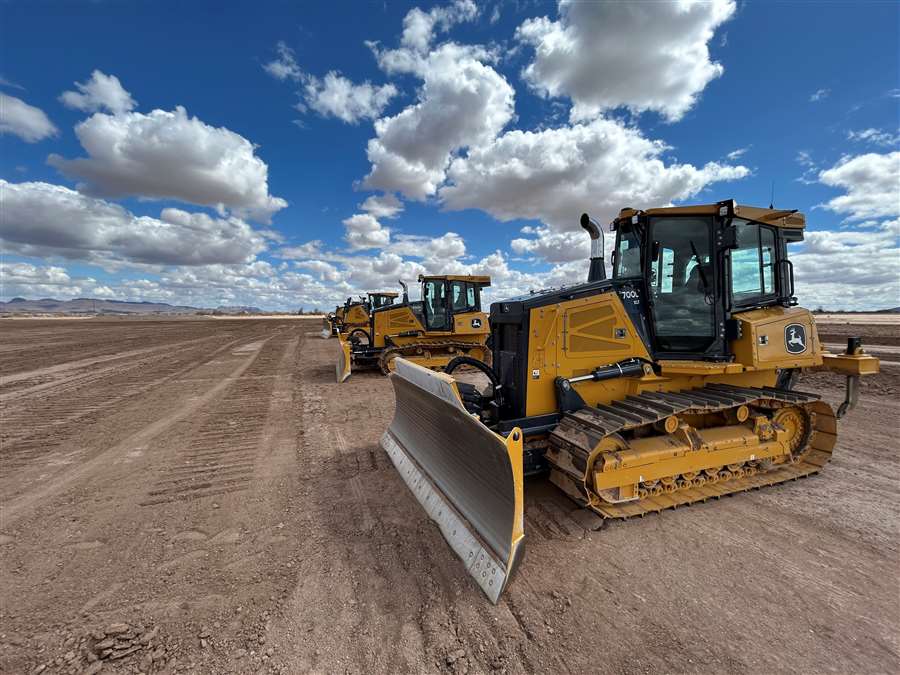 John Deere’s 850 X-Tier dozer rethinks drivetrain with electric drive ...