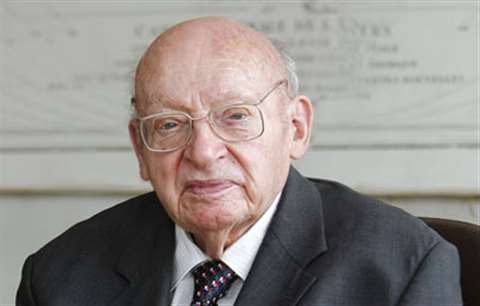 Kaeser figurehead dies at 95 - Construction Briefing