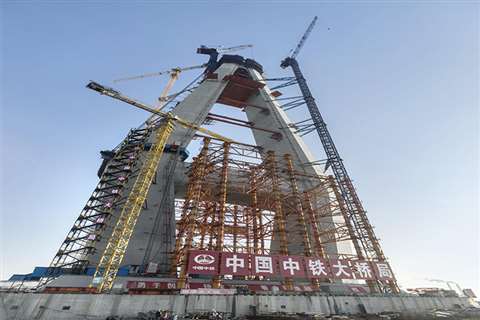 Record-breaking bridge nears completion - Construction Briefing